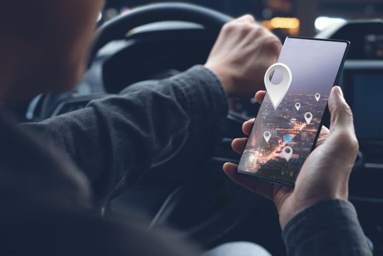 What Are the Most Common Types of Distractions While Driving? | O ...